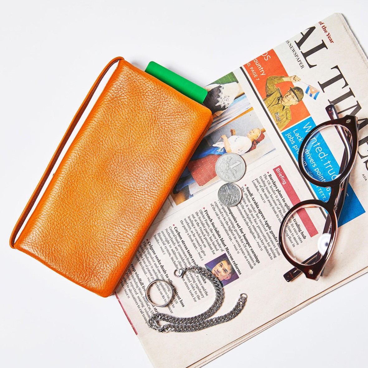 쿠론, 시리즈와 콜라보레이션 남성라인 미니멀 에디션 출시 : 보도자료 │ News Room